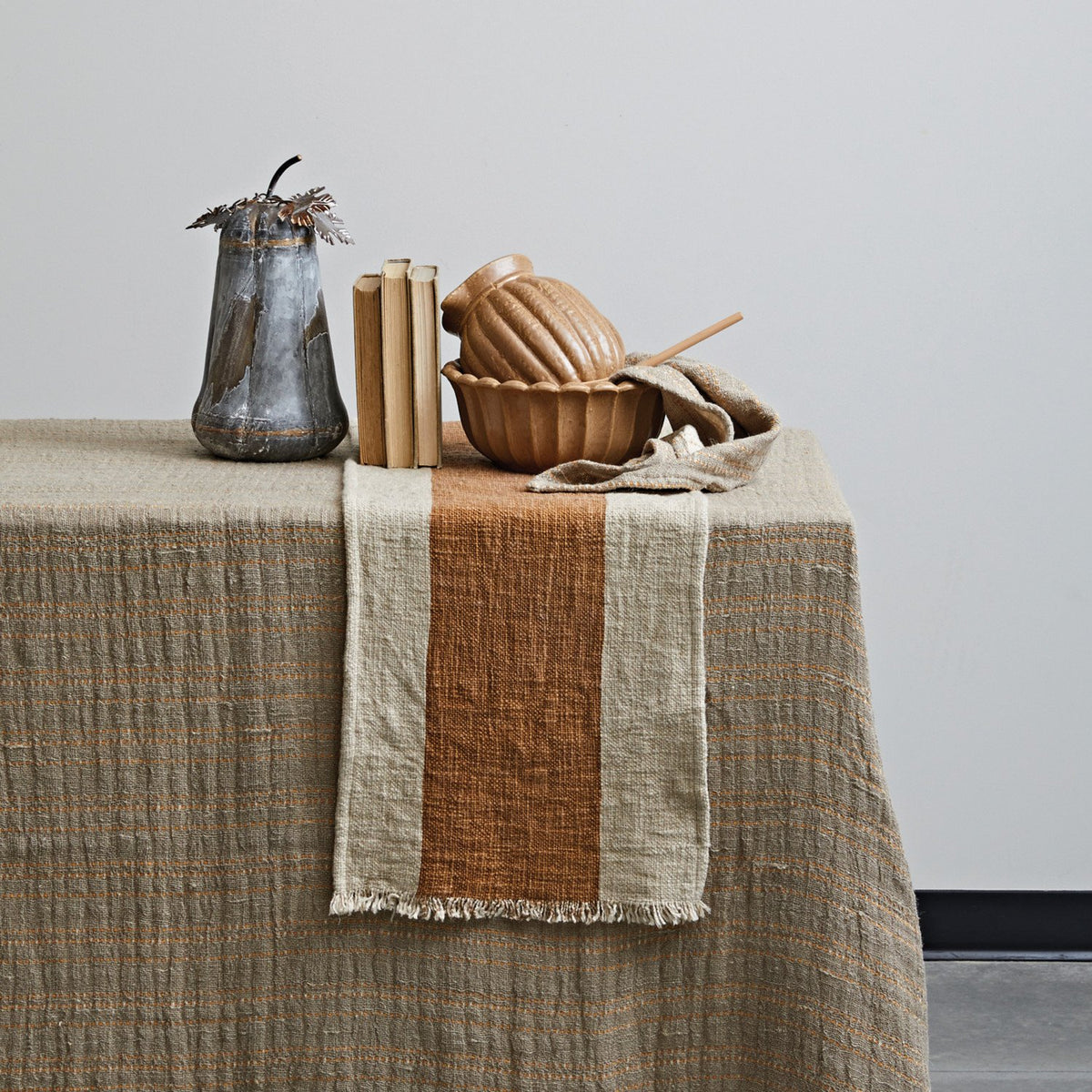 Table runner – H3 BARN market